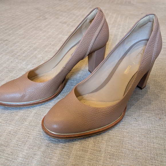 Clarks | Shoes | Clarks Womens Tan Pumps | Poshmark